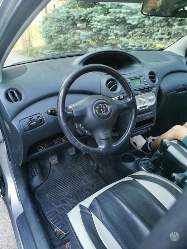 Grey Toyota Yaris 2005 in Kaunas, with an engine capacity of 1.40 L and mileage of 229 thousand km for 1650 €, photo 8 on AUTOMOTO.COM.LV
