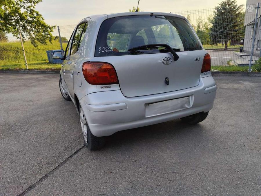Grey Toyota Yaris 2005 in Kaunas, with an engine capacity of 1.30 L and mileage of 122 thousand km for 1850 €, photo 3 on AUTOMOTO.COM.LV