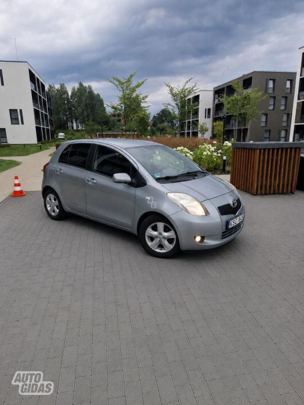 Grey Toyota Yaris 2005 in Vilnius, with an engine capacity of 1.30 L and mileage of 146 thousand km for 2000 €, photo 1 on AUTOMOTO.COM.LV