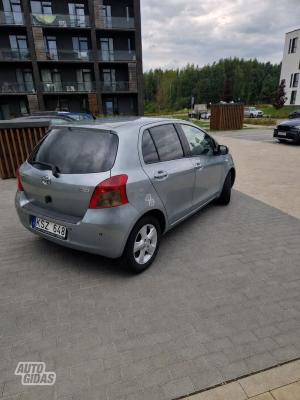Pelēks Toyota Yaris 2005 Viļņa, ar dzinēja tilpumu 1.30 L un nobraukumu 146 tūkst. km par 2000 €, foto 3 vietnē AUTOMOTO.COM.LV