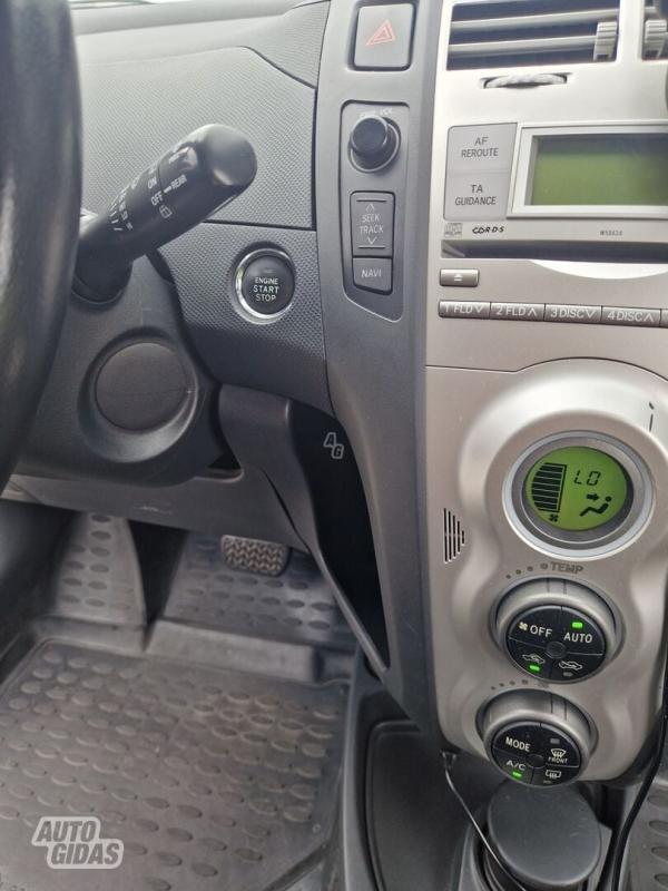 Grey Toyota Yaris 2005 in Vilnius, with an engine capacity of 1.30 L and mileage of 146 thousand km for 2000 €, photo 8 on AUTOMOTO.COM.LV