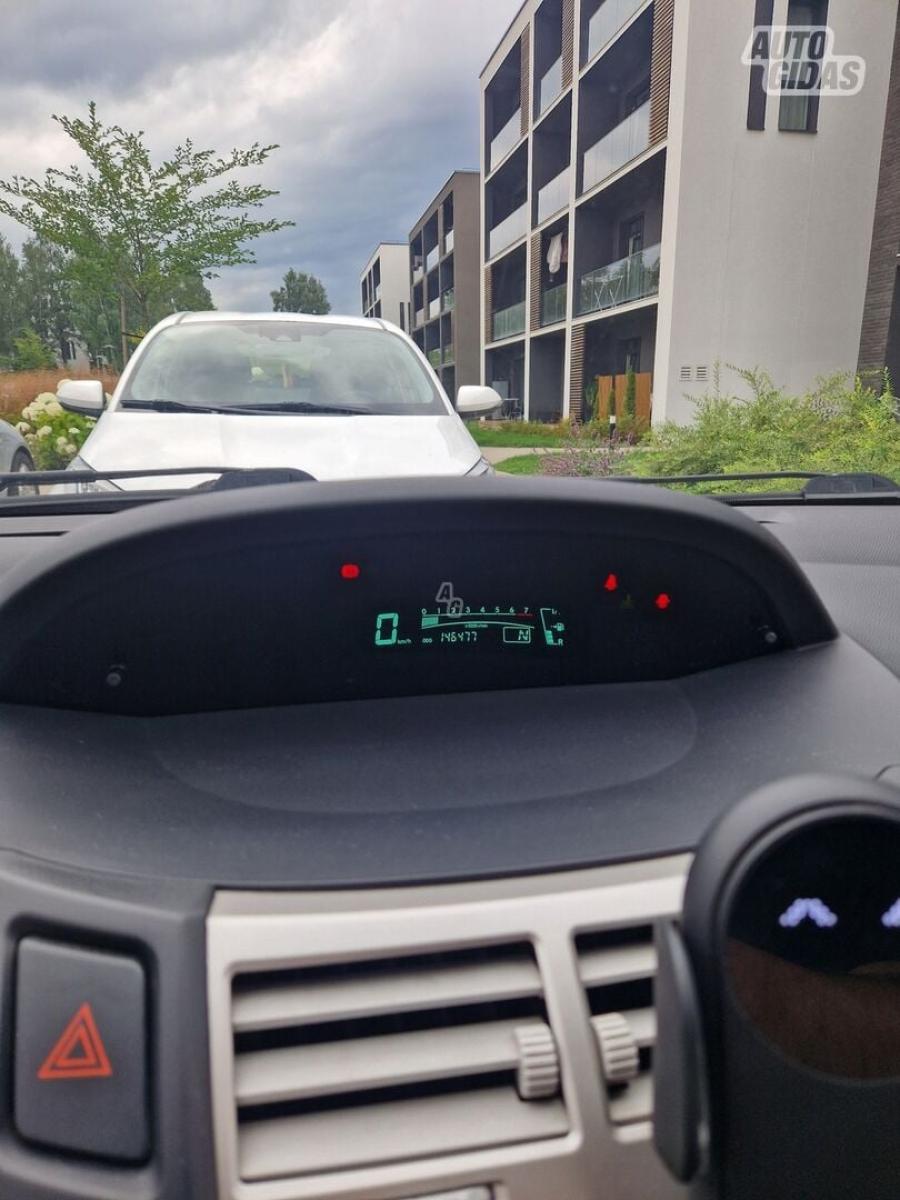 Pelēks Toyota Yaris 2005 Viļņa, ar dzinēja tilpumu 1.30 L un nobraukumu 146 tūkst. km par 2000 €, foto 10 vietnē AUTOMOTO.COM.LV