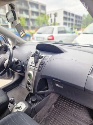 Pelēks Toyota Yaris 2005 Viļņa, ar dzinēja tilpumu 1.30 L un nobraukumu 146 tūkst. km par 2000 €, foto 11 vietnē AUTOMOTO.COM.LV