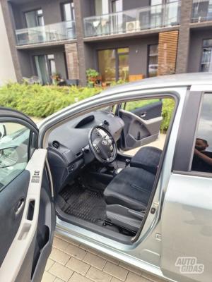 Pelēks Toyota Yaris 2005 Viļņa, ar dzinēja tilpumu 1.30 L un nobraukumu 146 tūkst. km par 2000 €, foto 13 vietnē AUTOMOTO.COM.LV
