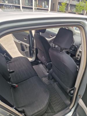 Pelēks Toyota Yaris 2005 Viļņa, ar dzinēja tilpumu 1.30 L un nobraukumu 146 tūkst. km par 2000 €, foto 16 vietnē AUTOMOTO.COM.LV