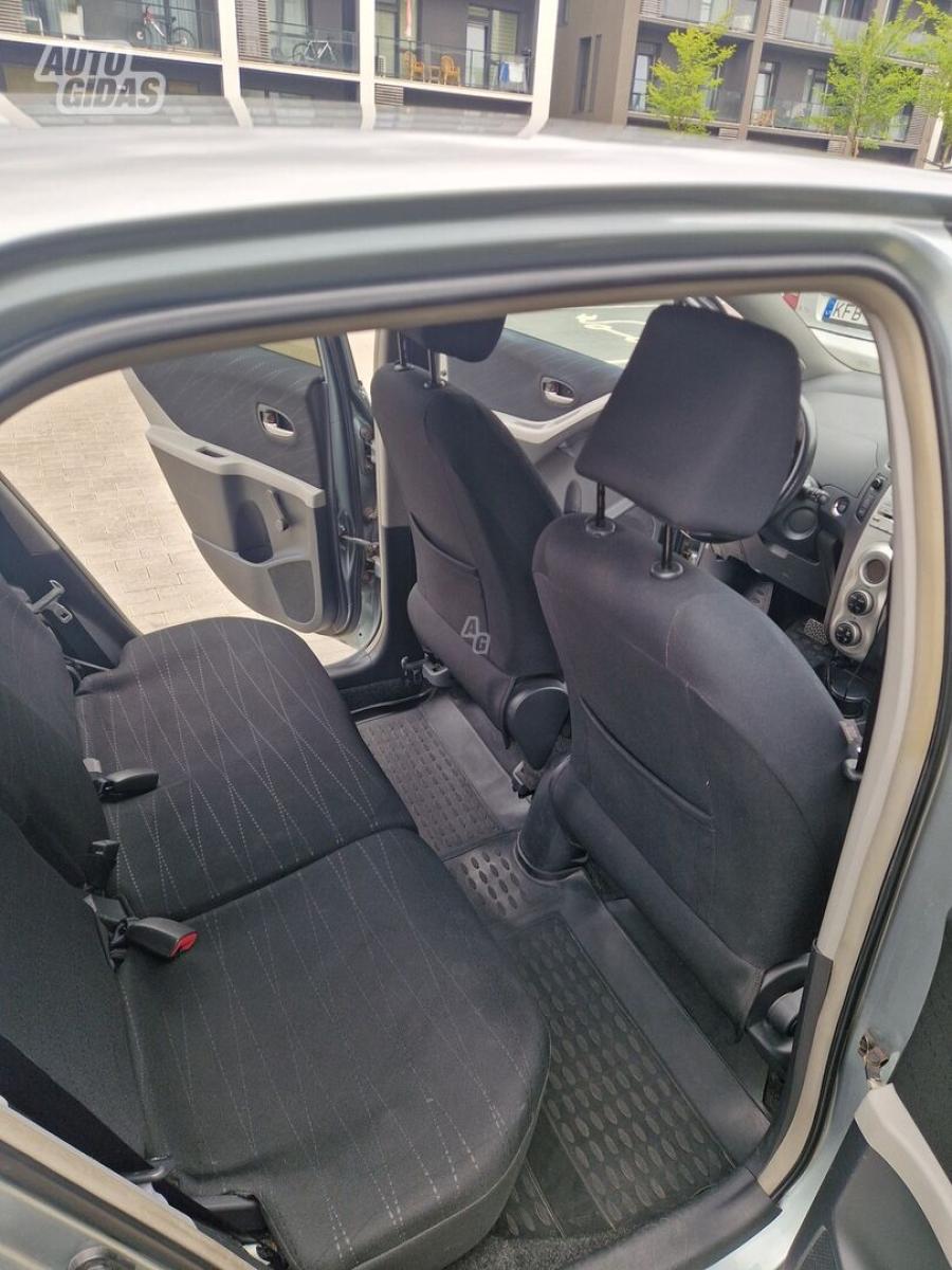 Pelēks Toyota Yaris 2005 Viļņa, ar dzinēja tilpumu 1.30 L un nobraukumu 146 tūkst. km par 2000 €, foto 16 vietnē AUTOMOTO.COM.LV