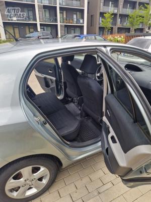 Pelēks Toyota Yaris 2005 Viļņa, ar dzinēja tilpumu 1.30 L un nobraukumu 146 tūkst. km par 2000 €, foto 18 vietnē AUTOMOTO.COM.LV