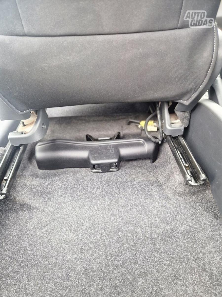 Pelēks Toyota Yaris 2005 Viļņa, ar dzinēja tilpumu 1.30 L un nobraukumu 146 tūkst. km par 2000 €, foto 19 vietnē AUTOMOTO.COM.LV