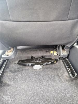 Pelēks Toyota Yaris 2005 Viļņa, ar dzinēja tilpumu 1.30 L un nobraukumu 146 tūkst. km par 2000 €, foto 20 vietnē AUTOMOTO.COM.LV