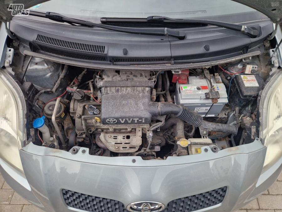 Pelēks Toyota Yaris 2005 Viļņa, ar dzinēja tilpumu 1.30 L un nobraukumu 146 tūkst. km par 2000 €, foto 29 vietnē AUTOMOTO.COM.LV
