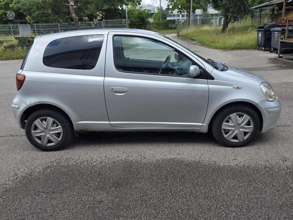 Pelēks Toyota Yaris 2005 Viļņa, ar dzinēja tilpumu 1.30 L un nobraukumu 242 tūkst. km par 1750 €, foto 3 vietnē AUTOMOTO.COM.LV