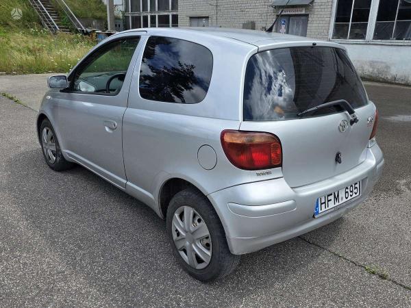 Pelēks Toyota Yaris 2005 Viļņa, ar dzinēja tilpumu 1.30 L un nobraukumu 242 tūkst. km par 1750 €, foto 5 vietnē AUTOMOTO.COM.LV