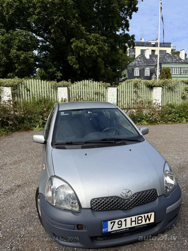 Pelēks Toyota Yaris 2005 Tallina, ar dzinēja tilpumu 1.30 L un nobraukumu 236 tūkst. km par 1200 €, foto 1 vietnē AUTOMOTO.COM.LV