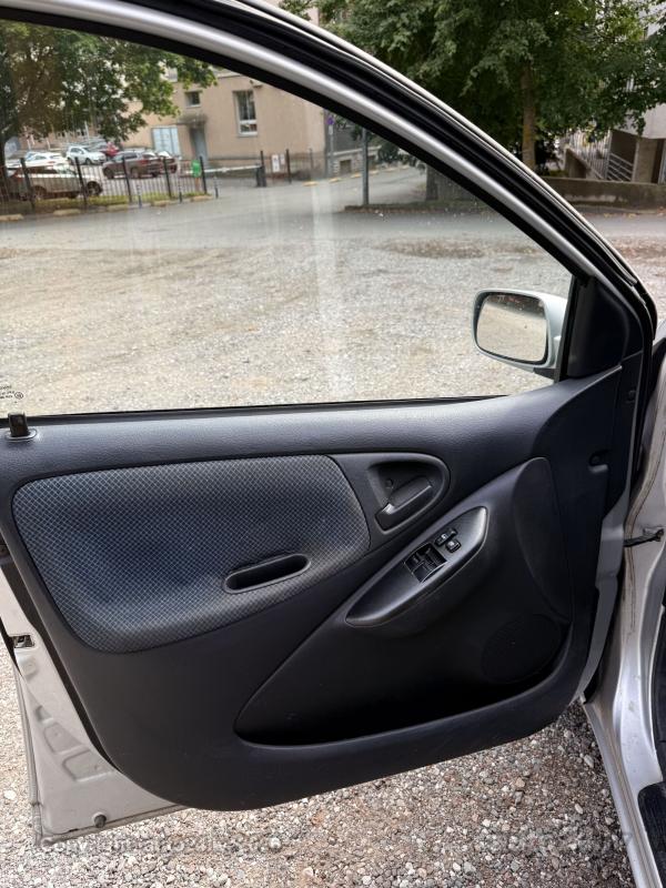 Pelēks Toyota Yaris 2005 Tallina, ar dzinēja tilpumu 1.30 L un nobraukumu 236 tūkst. km par 1200 €, foto 9 vietnē AUTOMOTO.COM.LV