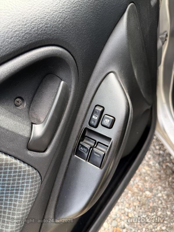 Pelēks Toyota Yaris 2005 Tallina, ar dzinēja tilpumu 1.30 L un nobraukumu 236 tūkst. km par 1200 €, foto 10 vietnē AUTOMOTO.COM.LV