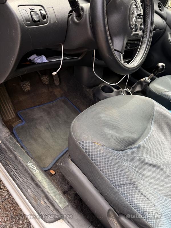 Pelēks Toyota Yaris 2005 Tallina, ar dzinēja tilpumu 1.30 L un nobraukumu 236 tūkst. km par 1200 €, foto 11 vietnē AUTOMOTO.COM.LV