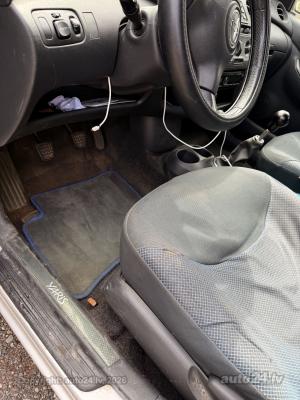 Pelēks Toyota Yaris 2005 Tallina, ar dzinēja tilpumu 1.30 L un nobraukumu 236 tūkst. km par 1200 €, foto 11 vietnē AUTOMOTO.COM.LV