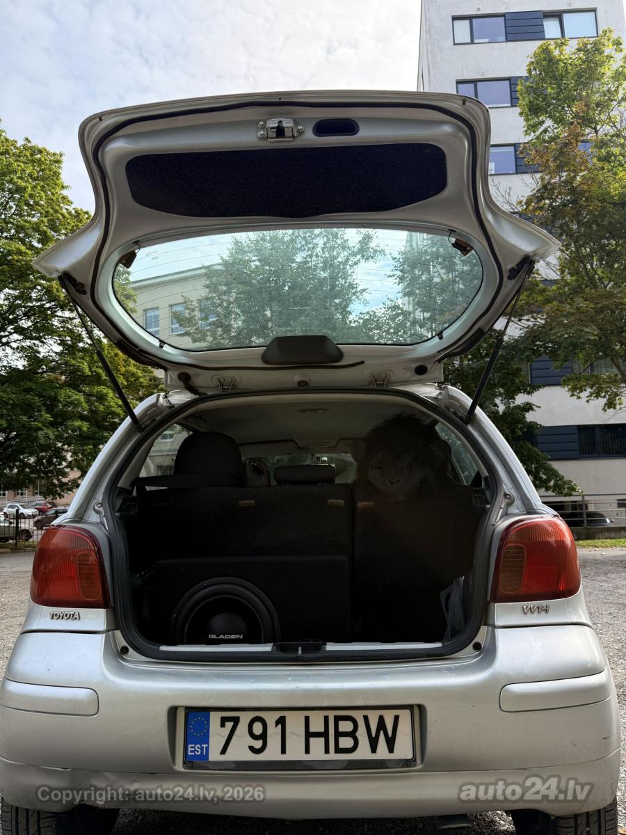 Pelēks Toyota Yaris 2005 Tallina, ar dzinēja tilpumu 1.30 L un nobraukumu 236 tūkst. km par 1200 €, foto 14 vietnē AUTOMOTO.COM.LV