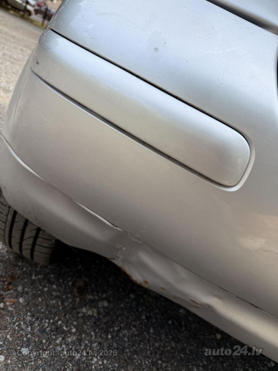 Pelēks Toyota Yaris 2005 Tallina, ar dzinēja tilpumu 1.30 L un nobraukumu 236 tūkst. km par 1200 €, foto 15 vietnē AUTOMOTO.COM.LV
