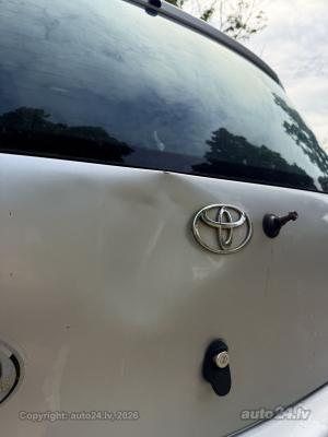 Pelēks Toyota Yaris 2005 Tallina, ar dzinēja tilpumu 1.30 L un nobraukumu 236 tūkst. km par 1200 €, foto 16 vietnē AUTOMOTO.COM.LV