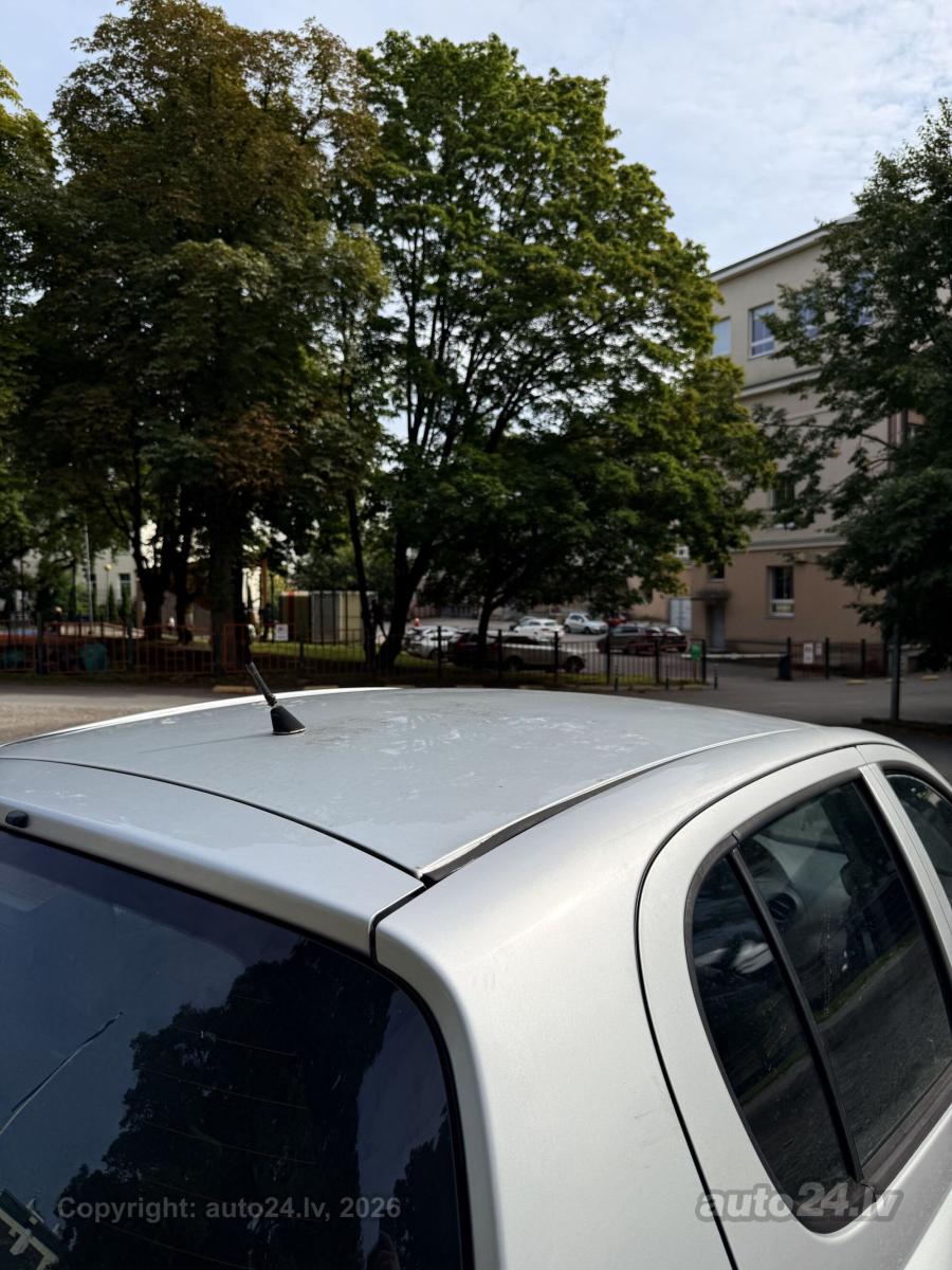Pelēks Toyota Yaris 2005 Tallina, ar dzinēja tilpumu 1.30 L un nobraukumu 236 tūkst. km par 1200 €, foto 17 vietnē AUTOMOTO.COM.LV