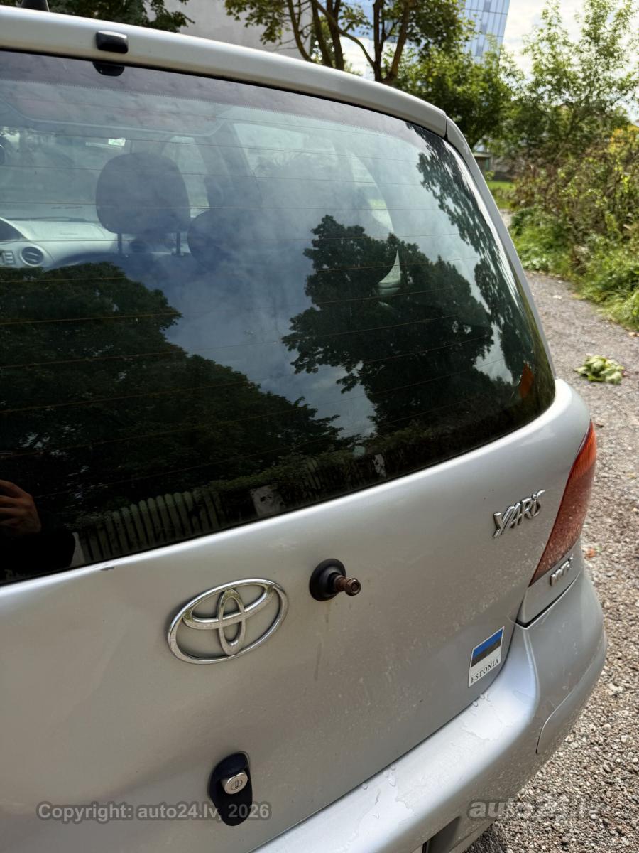 Pelēks Toyota Yaris 2005 Tallina, ar dzinēja tilpumu 1.30 L un nobraukumu 236 tūkst. km par 1200 €, foto 26 vietnē AUTOMOTO.COM.LV
