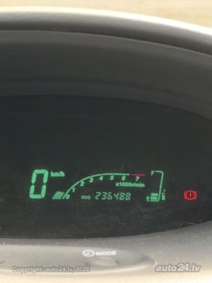 Pelēks Toyota Yaris 2005 Tallina, ar dzinēja tilpumu 1.30 L un nobraukumu 236 tūkst. km par 1200 €, foto 27 vietnē AUTOMOTO.COM.LV