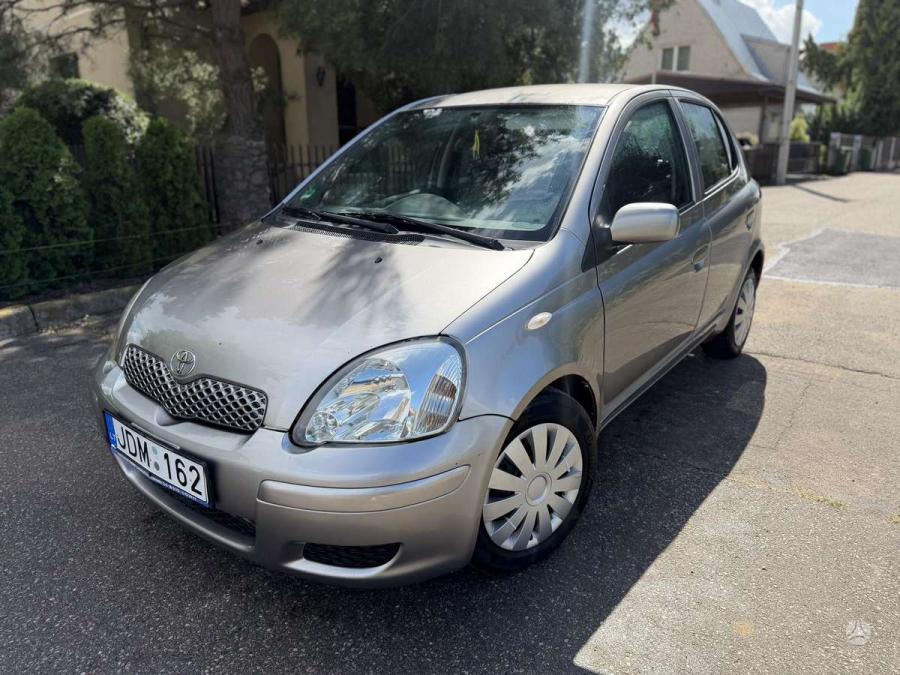 Pelēks Toyota Yaris 2005 Kauņa, ar dzinēja tilpumu 1.36 L un nobraukumu 237 tūkst. km par 990 €, foto 1 vietnē AUTOMOTO.COM.LV