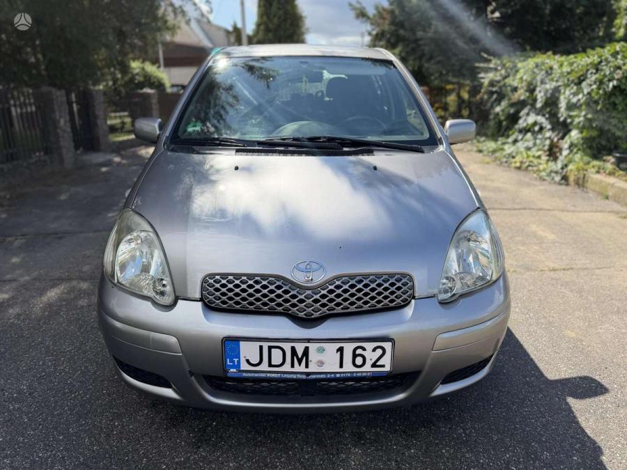 Pelēks Toyota Yaris 2005 Kauņa, ar dzinēja tilpumu 1.36 L un nobraukumu 237 tūkst. km par 990 €, foto 4 vietnē AUTOMOTO.COM.LV