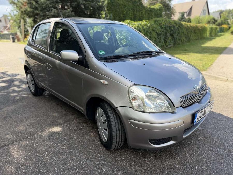 Pelēks Toyota Yaris 2005 Kauņa, ar dzinēja tilpumu 1.36 L un nobraukumu 237 tūkst. km par 990 €, foto 5 vietnē AUTOMOTO.COM.LV