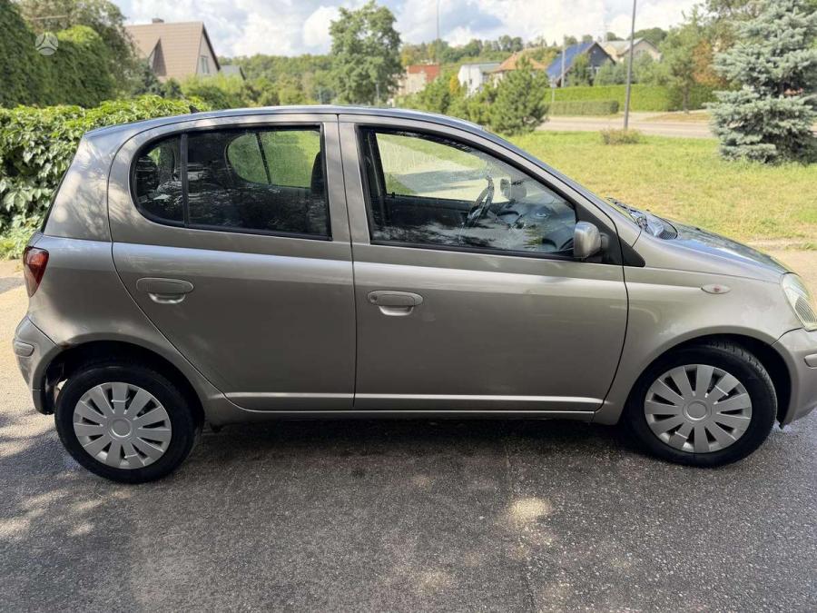 Pelēks Toyota Yaris 2005 Kauņa, ar dzinēja tilpumu 1.36 L un nobraukumu 237 tūkst. km par 990 €, foto 6 vietnē AUTOMOTO.COM.LV