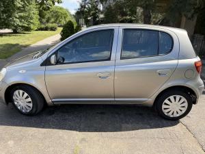Pelēks Toyota Yaris 2005 Kauņa, ar dzinēja tilpumu 1.36 L un nobraukumu 237 tūkst. km par 990 €, foto 10 vietnē AUTOMOTO.COM.LV