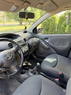Pelēks Toyota Yaris 2005 Kauņa, ar dzinēja tilpumu 1.36 L un nobraukumu 237 tūkst. km par 990 €, foto 11 vietnē AUTOMOTO.COM.LV