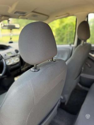 Pelēks Toyota Yaris 2005 Kauņa, ar dzinēja tilpumu 1.36 L un nobraukumu 237 tūkst. km par 990 €, foto 14 vietnē AUTOMOTO.COM.LV