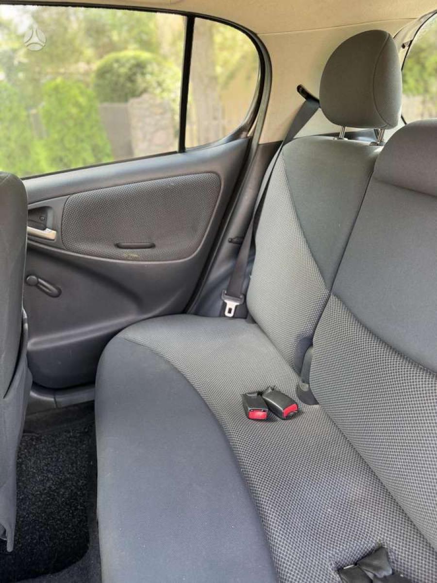 Pelēks Toyota Yaris 2005 Kauņa, ar dzinēja tilpumu 1.36 L un nobraukumu 237 tūkst. km par 990 €, foto 15 vietnē AUTOMOTO.COM.LV