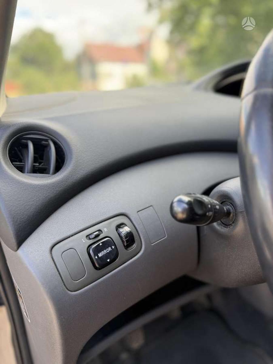Pelēks Toyota Yaris 2005 Kauņa, ar dzinēja tilpumu 1.36 L un nobraukumu 237 tūkst. km par 990 €, foto 18 vietnē AUTOMOTO.COM.LV