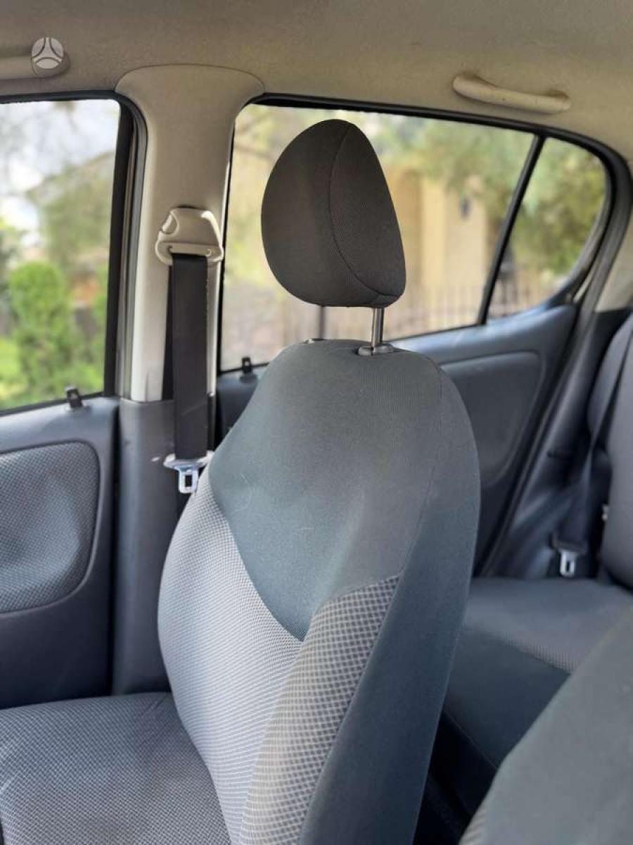 Pelēks Toyota Yaris 2005 Kauņa, ar dzinēja tilpumu 1.36 L un nobraukumu 237 tūkst. km par 990 €, foto 21 vietnē AUTOMOTO.COM.LV