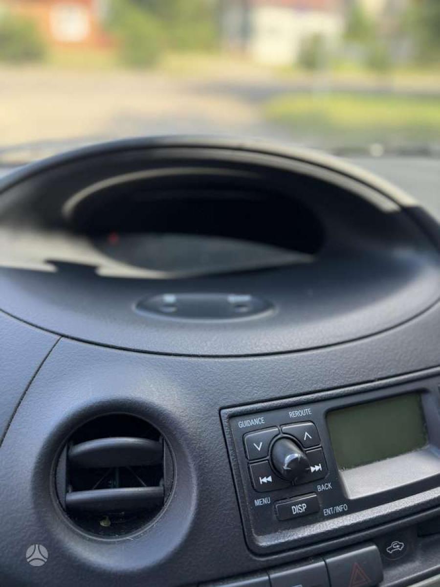 Pelēks Toyota Yaris 2005 Kauņa, ar dzinēja tilpumu 1.36 L un nobraukumu 237 tūkst. km par 990 €, foto 24 vietnē AUTOMOTO.COM.LV