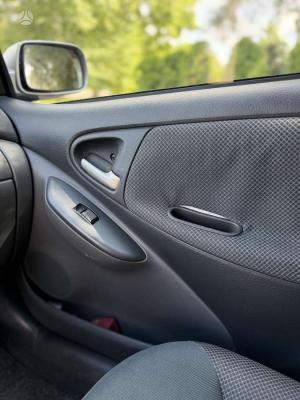 Pelēks Toyota Yaris 2005 Kauņa, ar dzinēja tilpumu 1.36 L un nobraukumu 237 tūkst. km par 990 €, foto 26 vietnē AUTOMOTO.COM.LV