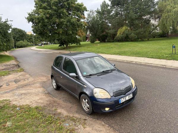 Toyota Yaris 2005 Viļņa vietnē Pelēks Toyota Yaris 2005 Viļņa, ar dzinēja tilpumu 1.36 L un nobraukumu 380 tūkst. km par 1399 €, foto 1 vietnē AUTOMOTO.COM.LV