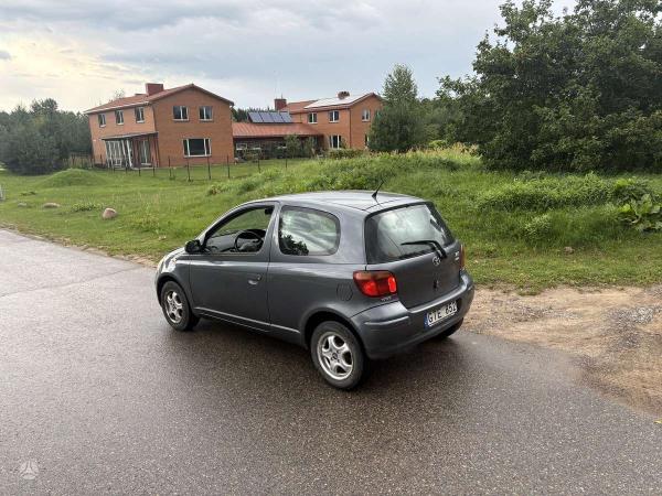 Toyota Yaris 2005 Viļņa vietnē Pelēks Toyota Yaris 2005 Viļņa, ar dzinēja tilpumu 1.36 L un nobraukumu 380 tūkst. km par 1399 €, foto 3 vietnē AUTOMOTO.COM.LV