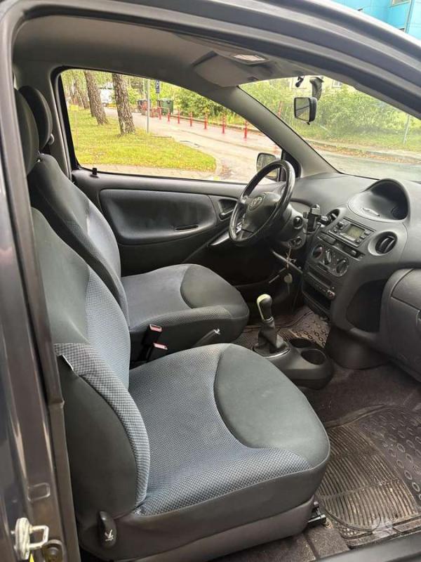 Toyota Yaris 2005 Viļņa vietnē Pelēks Toyota Yaris 2005 Viļņa, ar dzinēja tilpumu 1.36 L un nobraukumu 380 tūkst. km par 1399 €, foto 5 vietnē AUTOMOTO.COM.LV