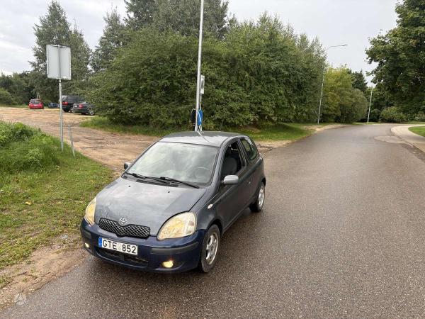 Toyota Yaris 2005 Viļņa vietnē Pelēks Toyota Yaris 2005 Viļņa, ar dzinēja tilpumu 1.36 L un nobraukumu 380 tūkst. km par 1399 €, foto 6 vietnē AUTOMOTO.COM.LV