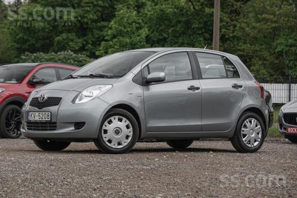 Pelēks Toyota Yaris 2006 Rīga, ar dzinēja tilpumu 1.40 L un nobraukumu 263 tūkst. km par 2250 €, foto 1 vietnē AUTOMOTO.COM.LV