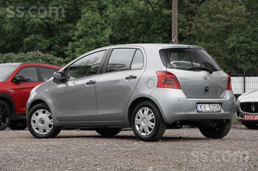 Pelēks Toyota Yaris 2006 Rīga, ar dzinēja tilpumu 1.40 L un nobraukumu 263 tūkst. km par 2250 €, foto 3 vietnē AUTOMOTO.COM.LV