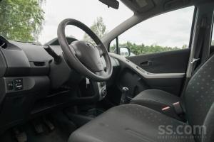 Pelēks Toyota Yaris 2006 Rīga, ar dzinēja tilpumu 1.40 L un nobraukumu 263 tūkst. km par 2250 €, foto 8 vietnē AUTOMOTO.COM.LV