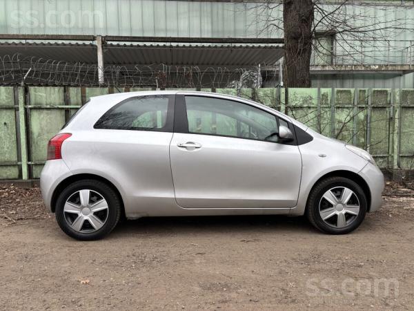 Grey Toyota Yaris 2006 in Riga, with an engine capacity of 1.30 L and mileage of 0 thousand km for 900 €, photo 10 on AUTOMOTO.COM.LV