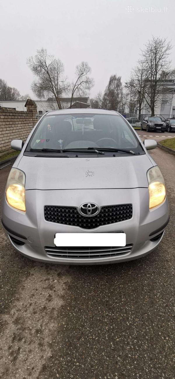 Pelēks Toyota Yaris 2006 Kauņa, ar dzinēja tilpumu 1.30 L un nobraukumu 307 tūkst. km par 1900 €, foto 3 vietnē AUTOMOTO.COM.LV