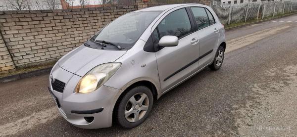 Pelēks Toyota Yaris 2006 Kauņa, ar dzinēja tilpumu 1.30 L un nobraukumu 307 tūkst. km par 1900 €, foto 5 vietnē AUTOMOTO.COM.LV