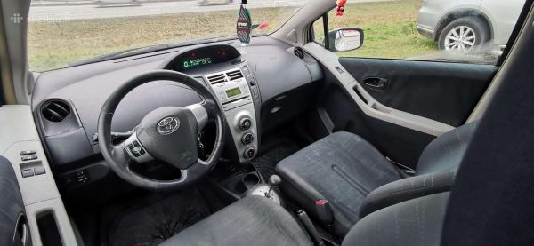 Pelēks Toyota Yaris 2006 Kauņa, ar dzinēja tilpumu 1.30 L un nobraukumu 307 tūkst. km par 1900 €, foto 10 vietnē AUTOMOTO.COM.LV